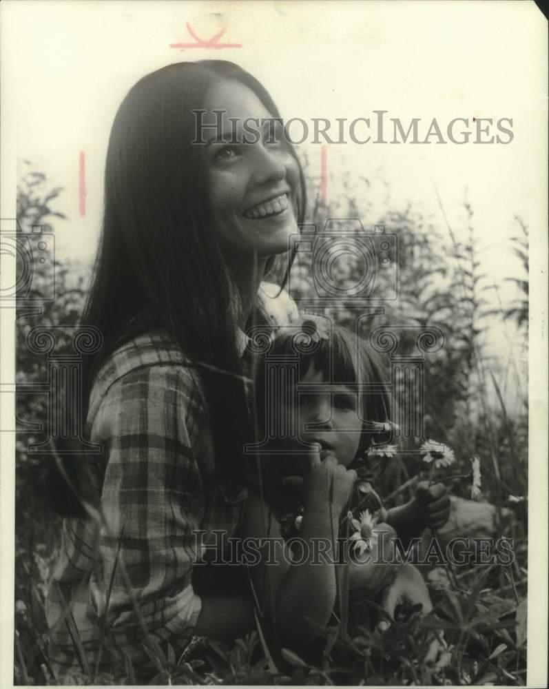 Cristina Raines Biography