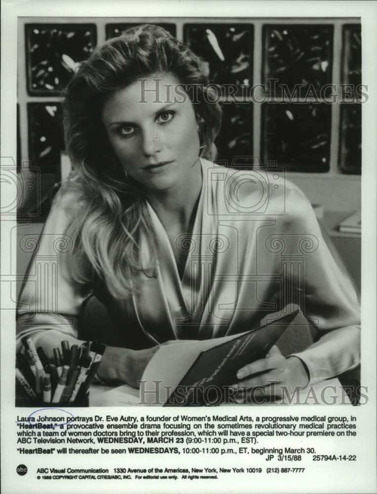 Actress Laura Johnson 60 Photos - Moonagedaydream.film