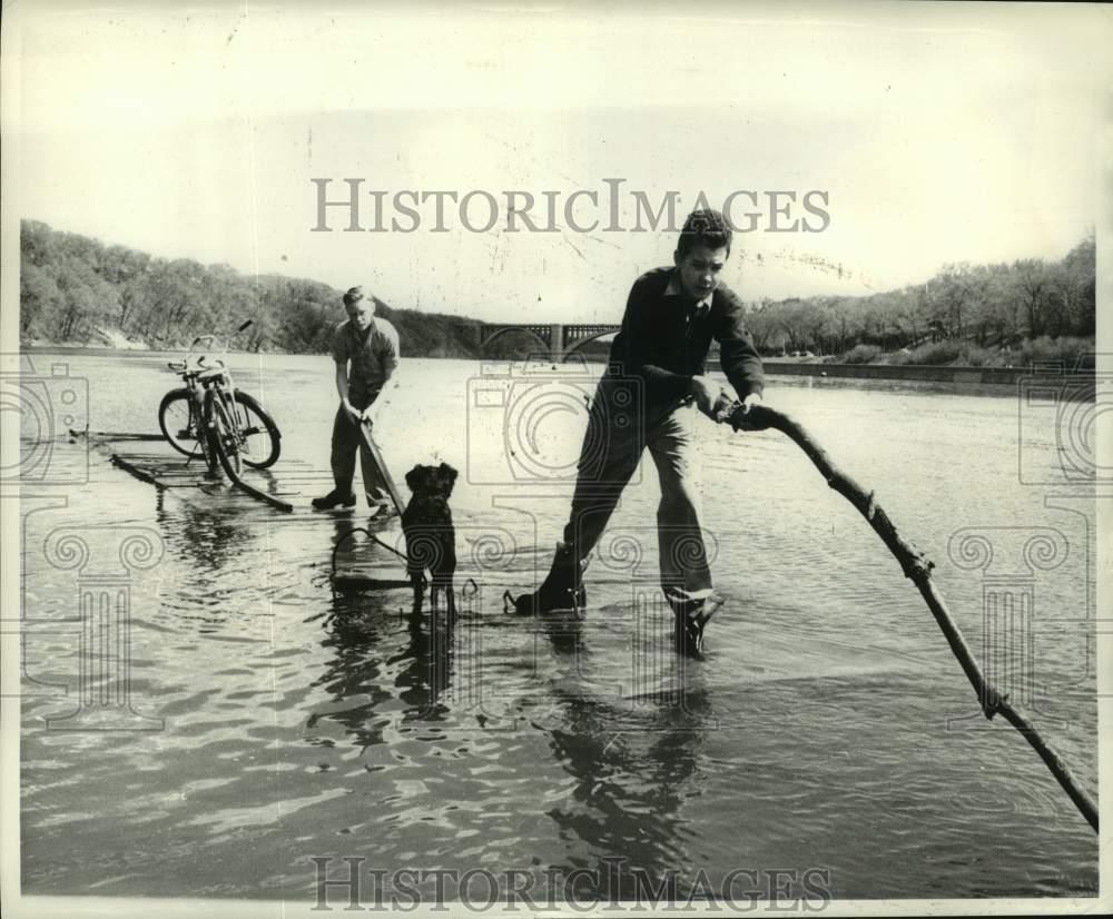 Mississippi Raft Huckleberry Finn