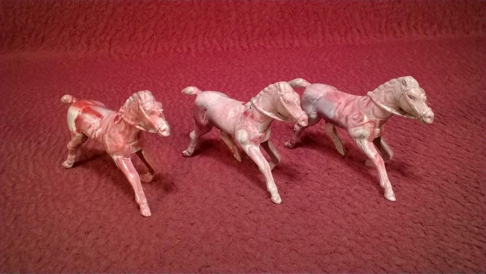 VINTAGE BERGAN LIDO - 3 MARBLED PLASTIC HORSE FIGURES - APPROX 4-INCHES ...